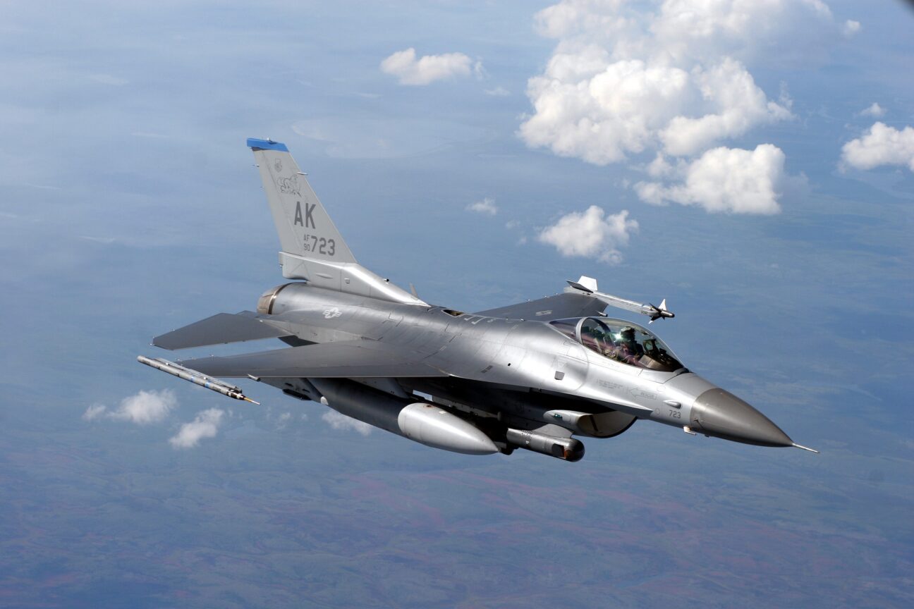 Red 6 Scores F-16 Training Contract with USAF
